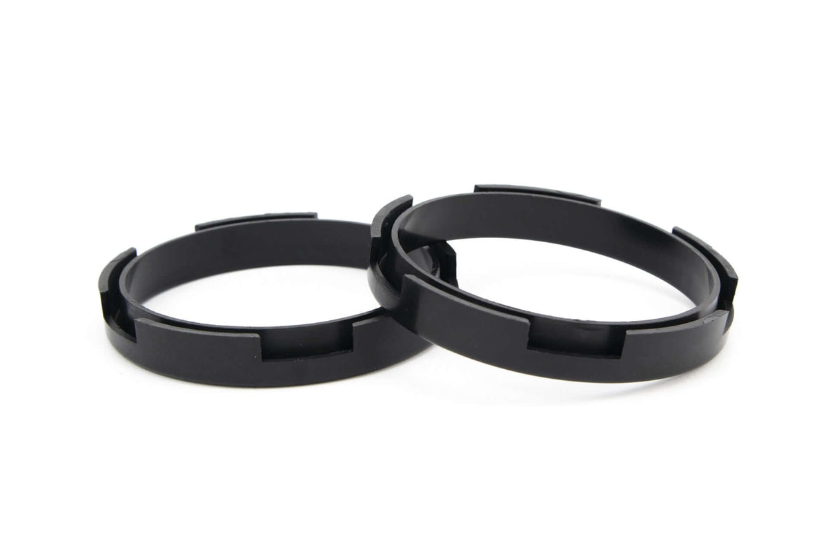 Shroud centric rings for 2,5" projectors
